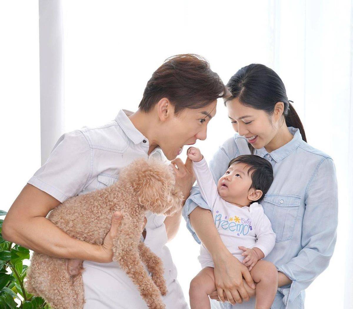 Patrick Sir囝囝一歲生日 一家三口帶埋愛犬影全家福 | 娛圈事